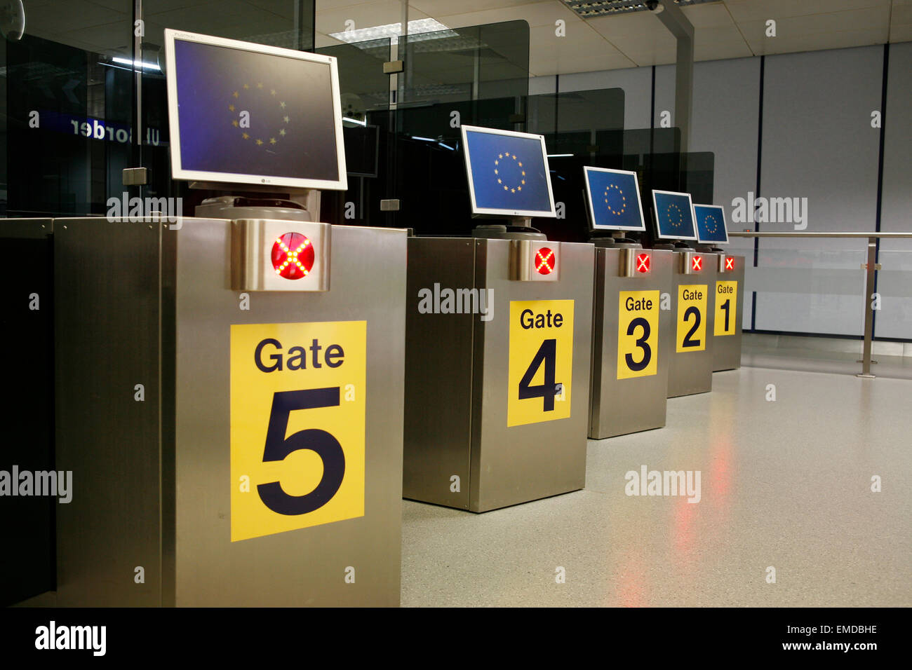 Passport control. HM UK Border Agency, Manchester Airport Stock Photo ...