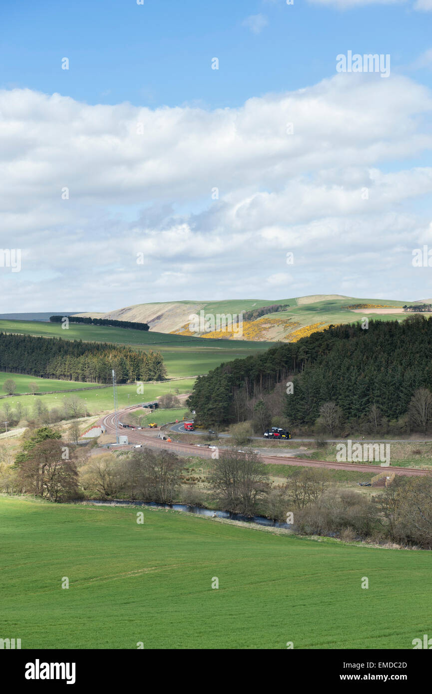 Edinburgh to Tweedbank railway line (Waverley Line) showing the road ...