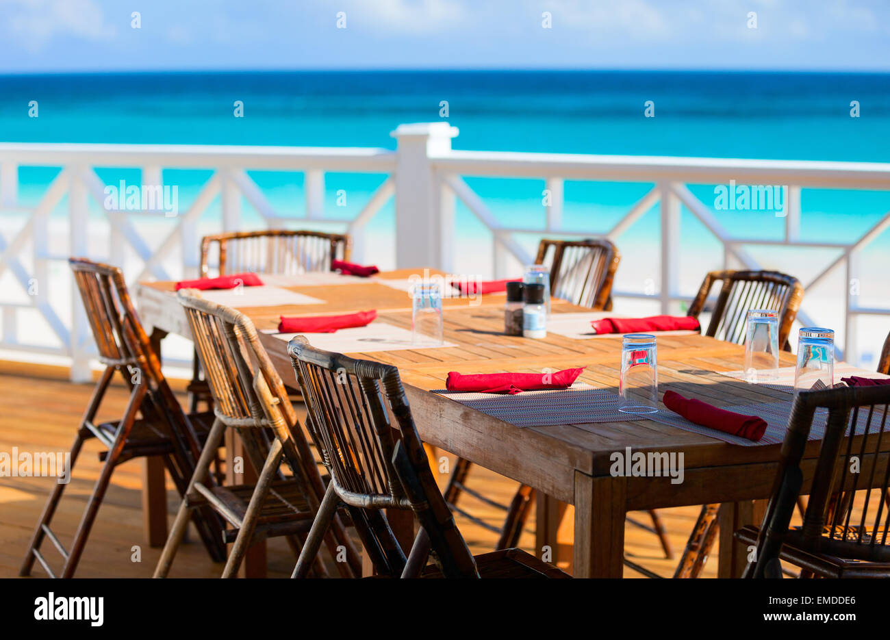 Beautiful seaside setting hi-res stock photography and images - Alamy