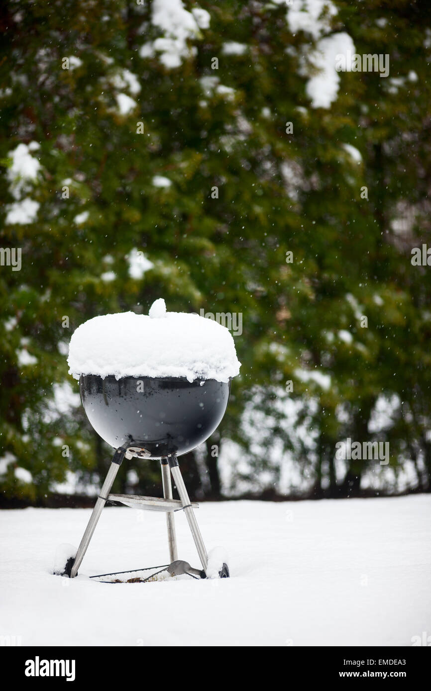 Barbeque grill covered with snow Stock Photo - Alamy