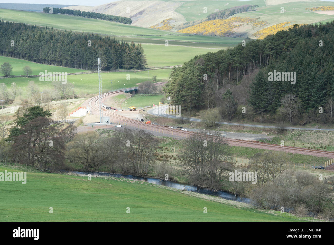 Edinburgh to Tweedbank railway line (Waverley Line) showing the road ...