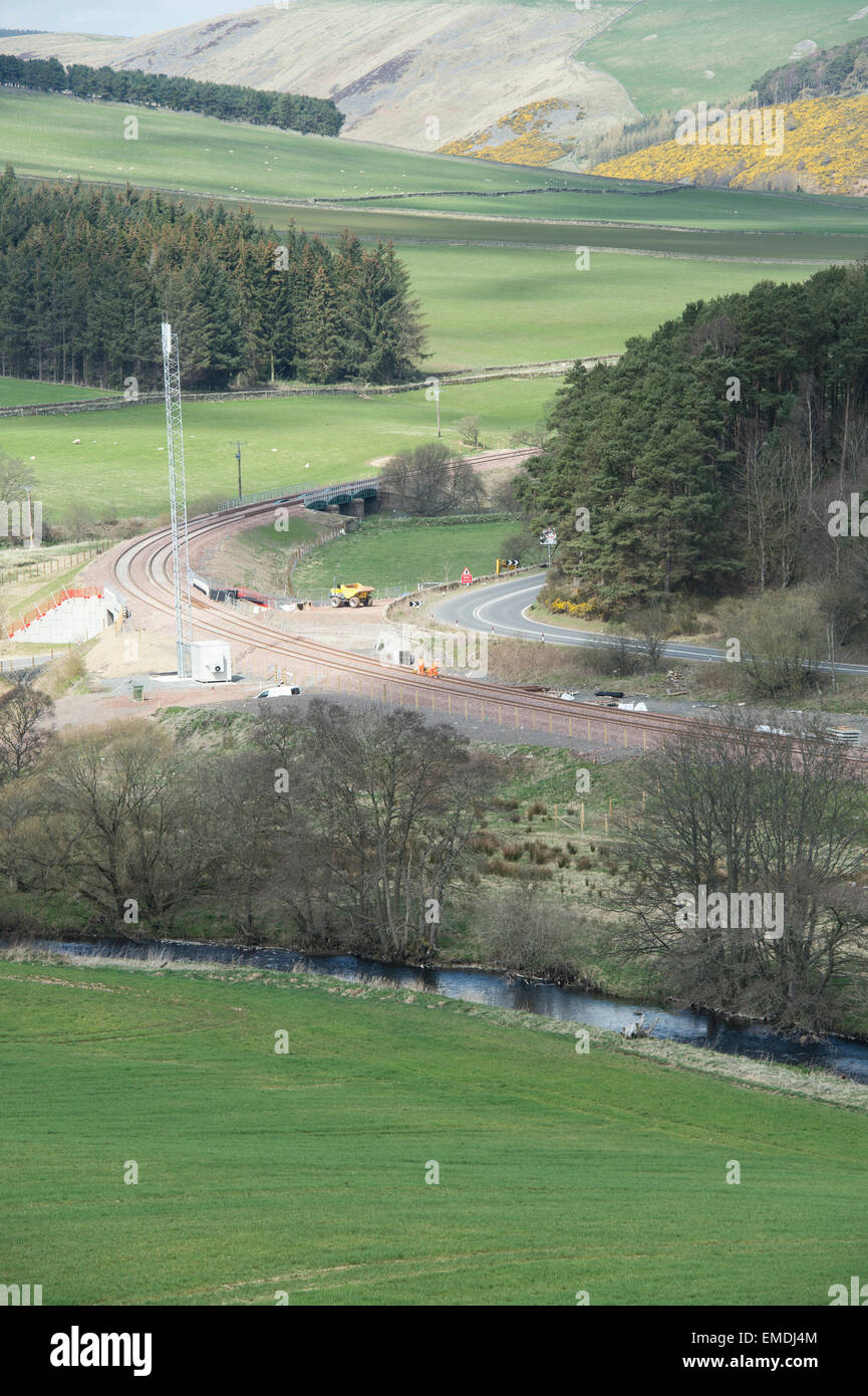 Edinburgh to Tweedbank railway line (Waverley Line) showing the road ...