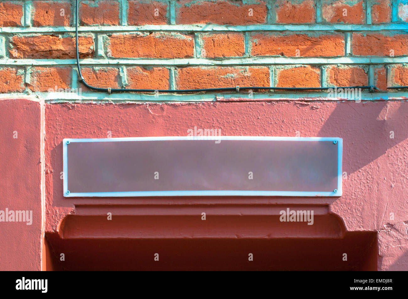 Empty sign pasted on red bricked door Stock Photo - Alamy