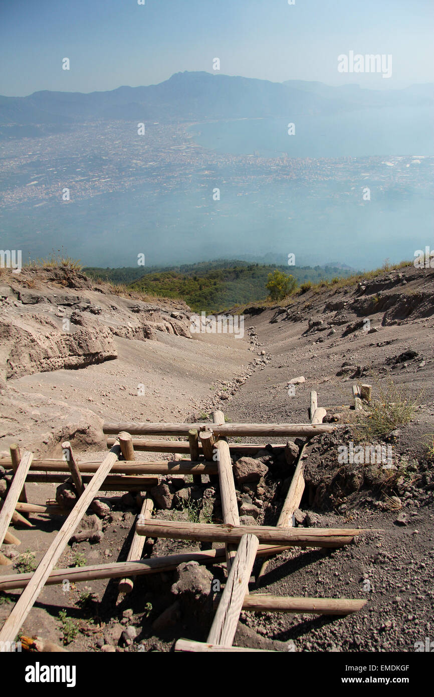 Edge of vesuvius hi-res stock photography and images - Alamy