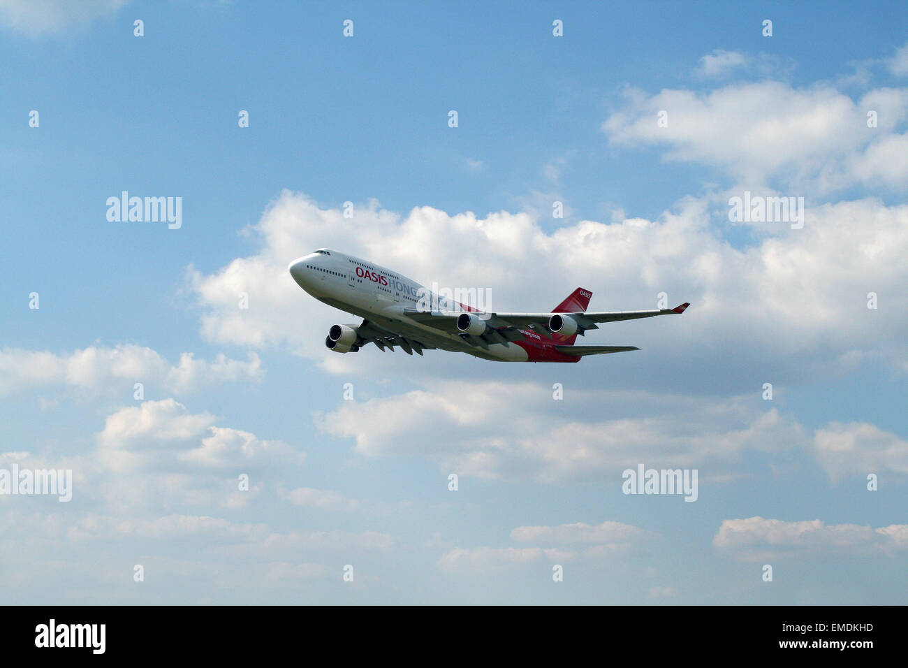 747 airplane in sky Stock Photo - Alamy