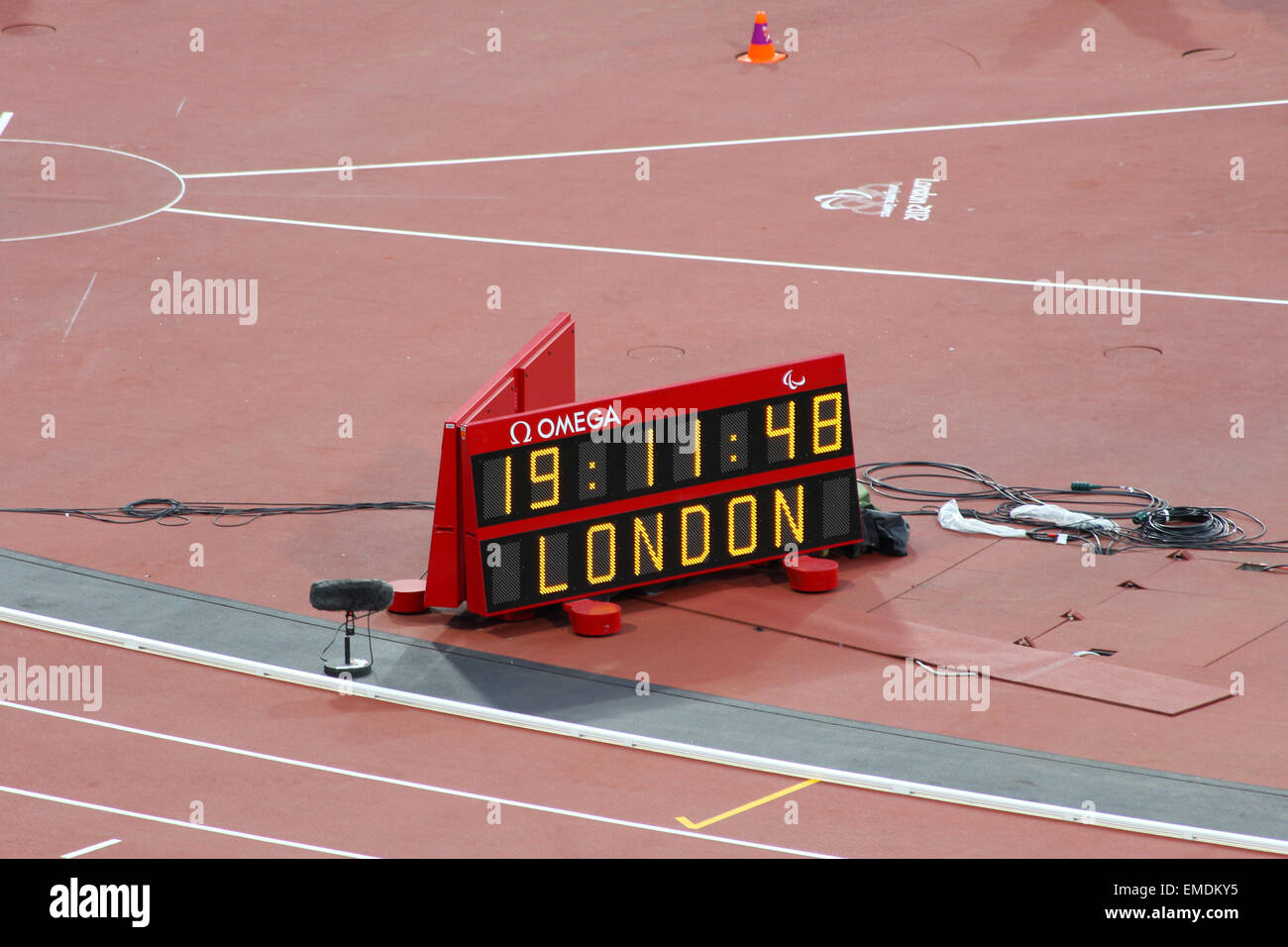 Stadium clock hi-res stock photography and images - Alamy