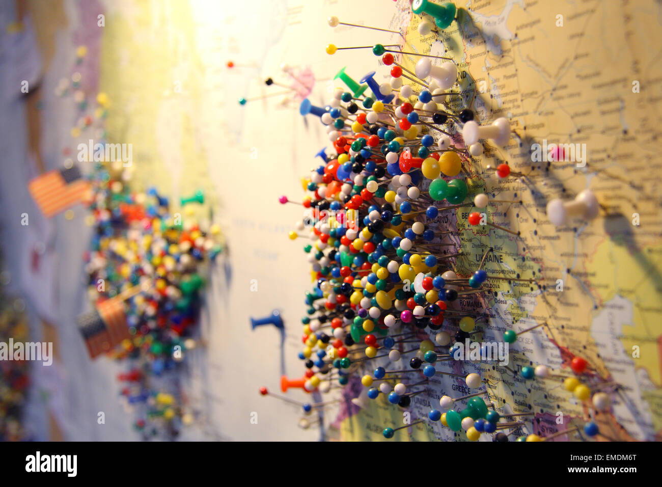 World map with pins hi-res stock photography and images - Alamy