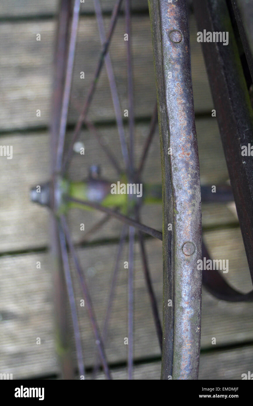 Rusted bicycle wheel Stock Photo - Alamy