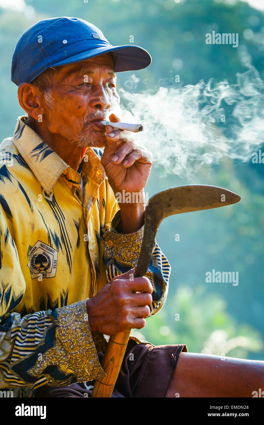 Old man smoking hi-res stock photography and images - Alamy