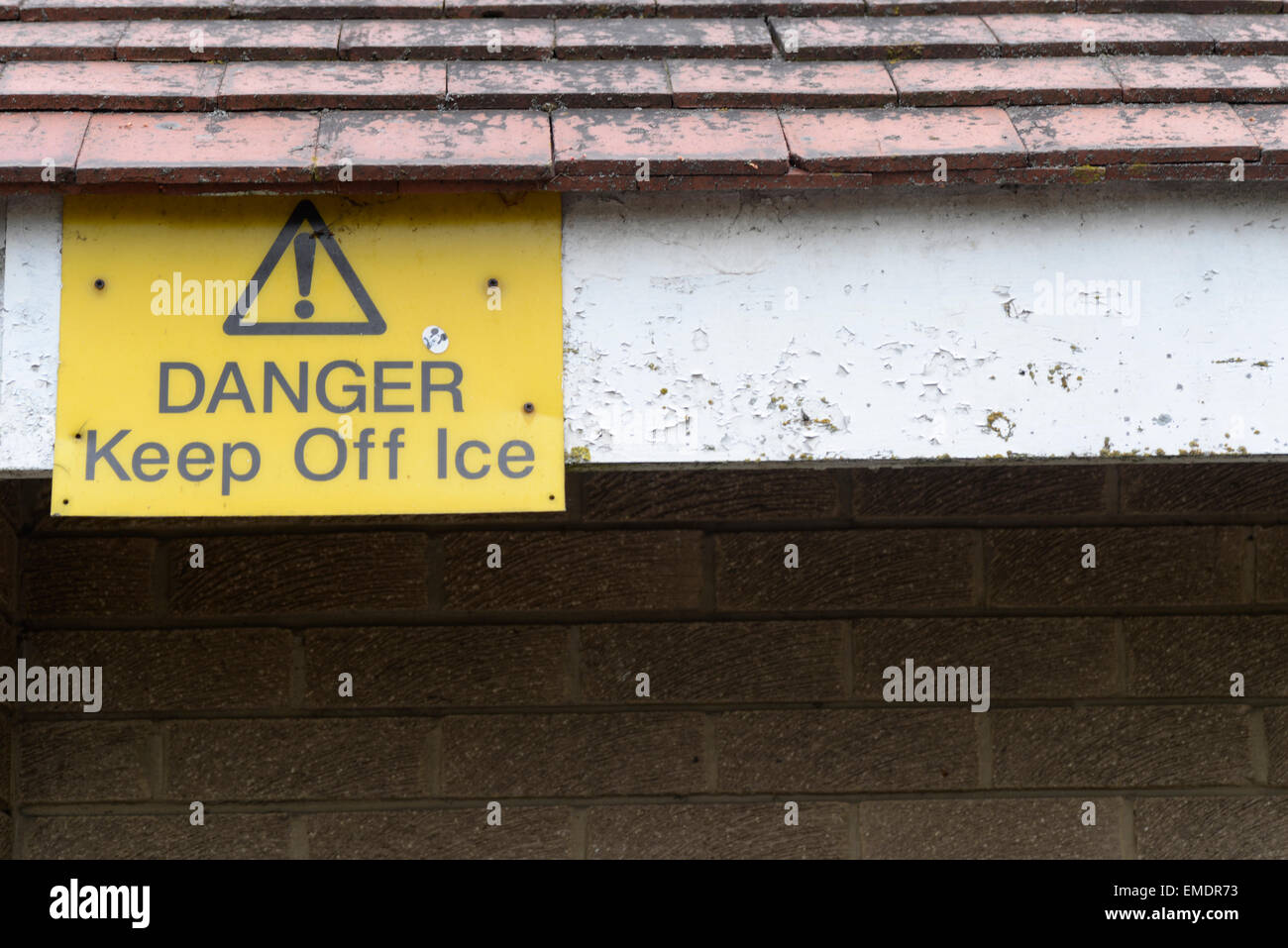 Risk of ice warning sign hi-res stock photography and images - Alamy
