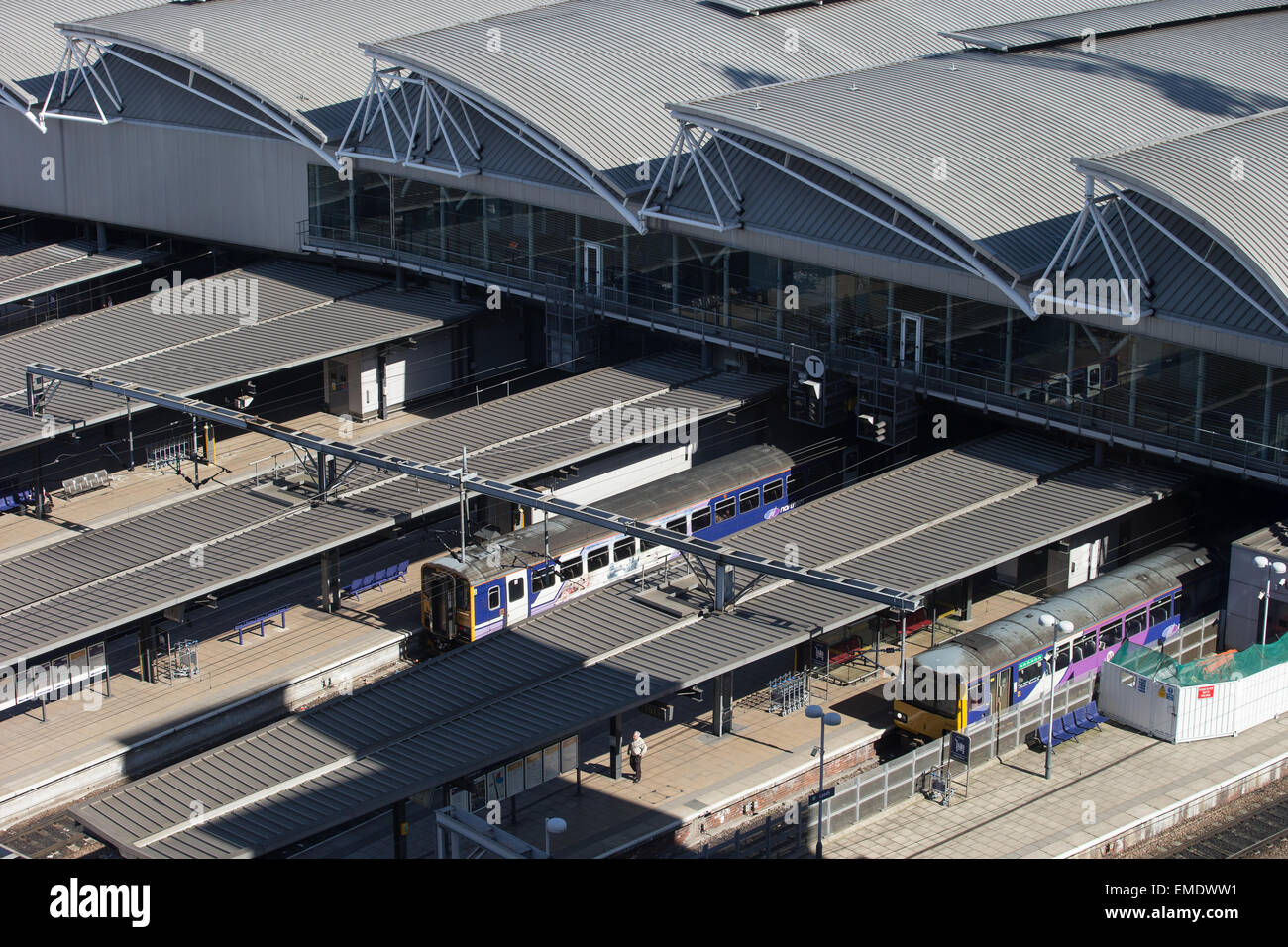 06/04/2015 . Leeds , UK . GV of Leeds Railway Station in central Leeds ...