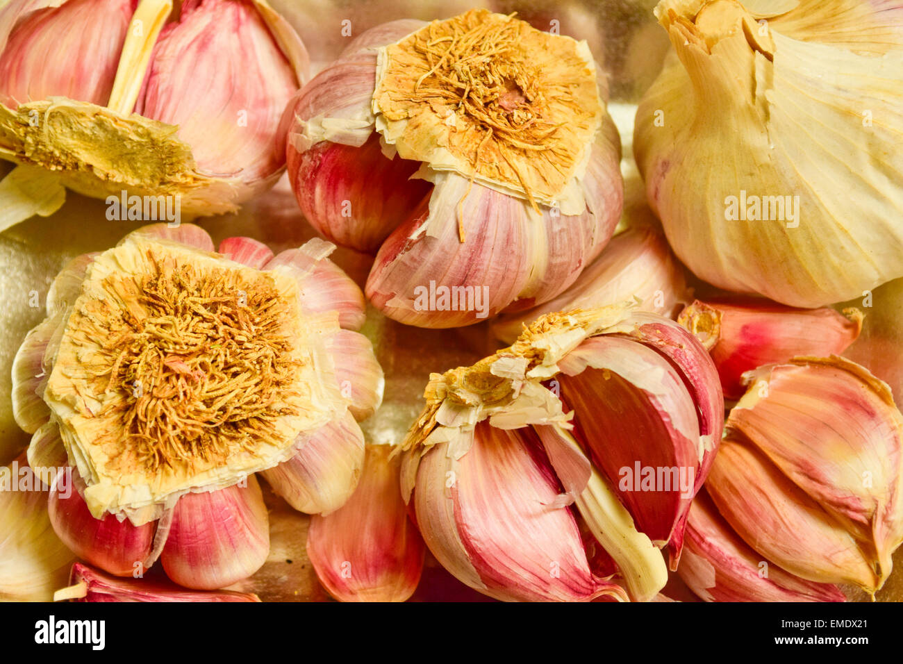 Open garlic cloves hi-res stock photography and images - Alamy