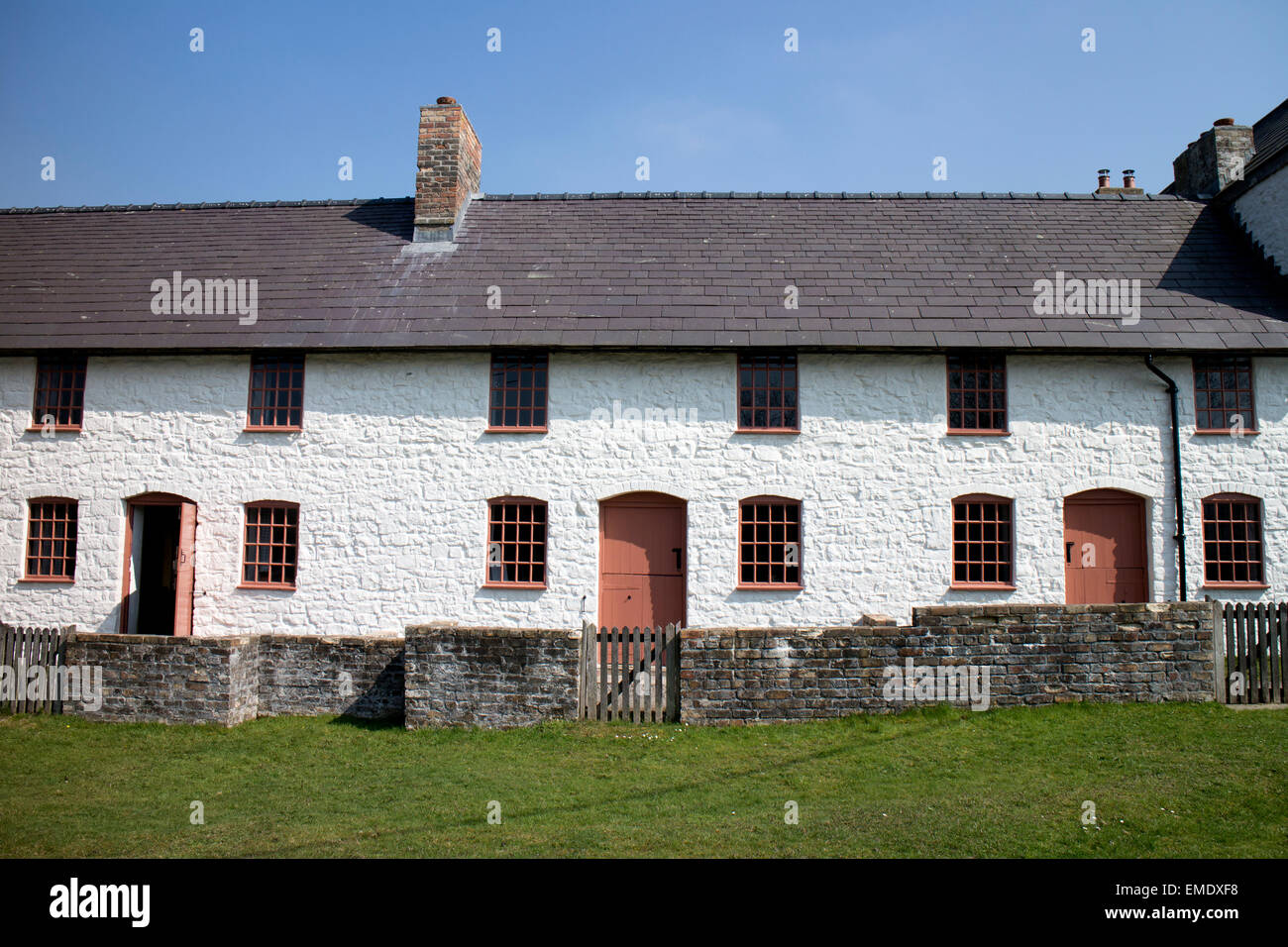 Workers cottages homes houses hi-res stock photography and images - Alamy