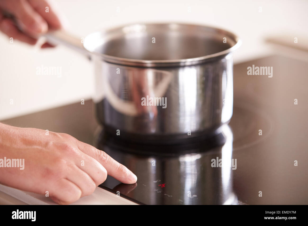 Electric hob hi-res stock photography and images - Alamy
