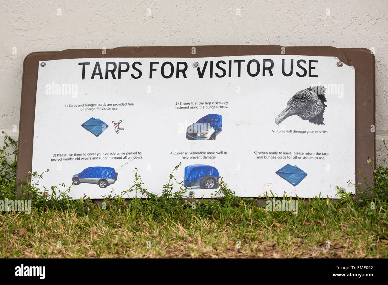 "Tarps for Visitor Use" sign at Royal Palm visitor center, Florida ...