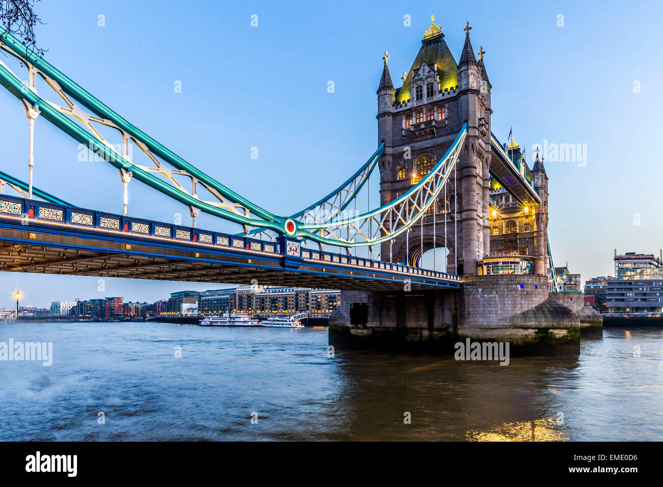 Tower Bridge, London, at dawn Stock Photo - Alamy