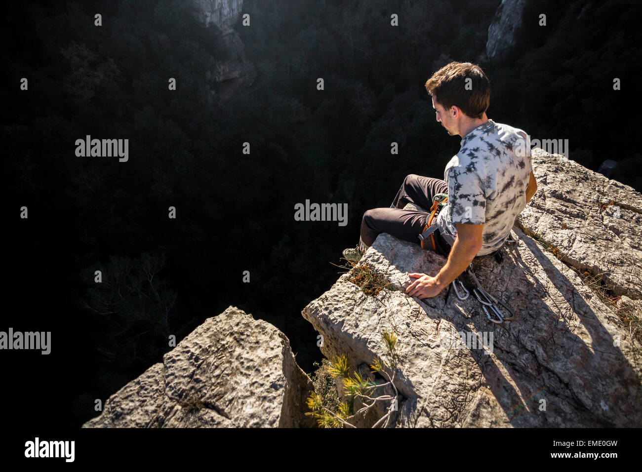 Unsafe cliff edge hi-res stock photography and images - Alamy