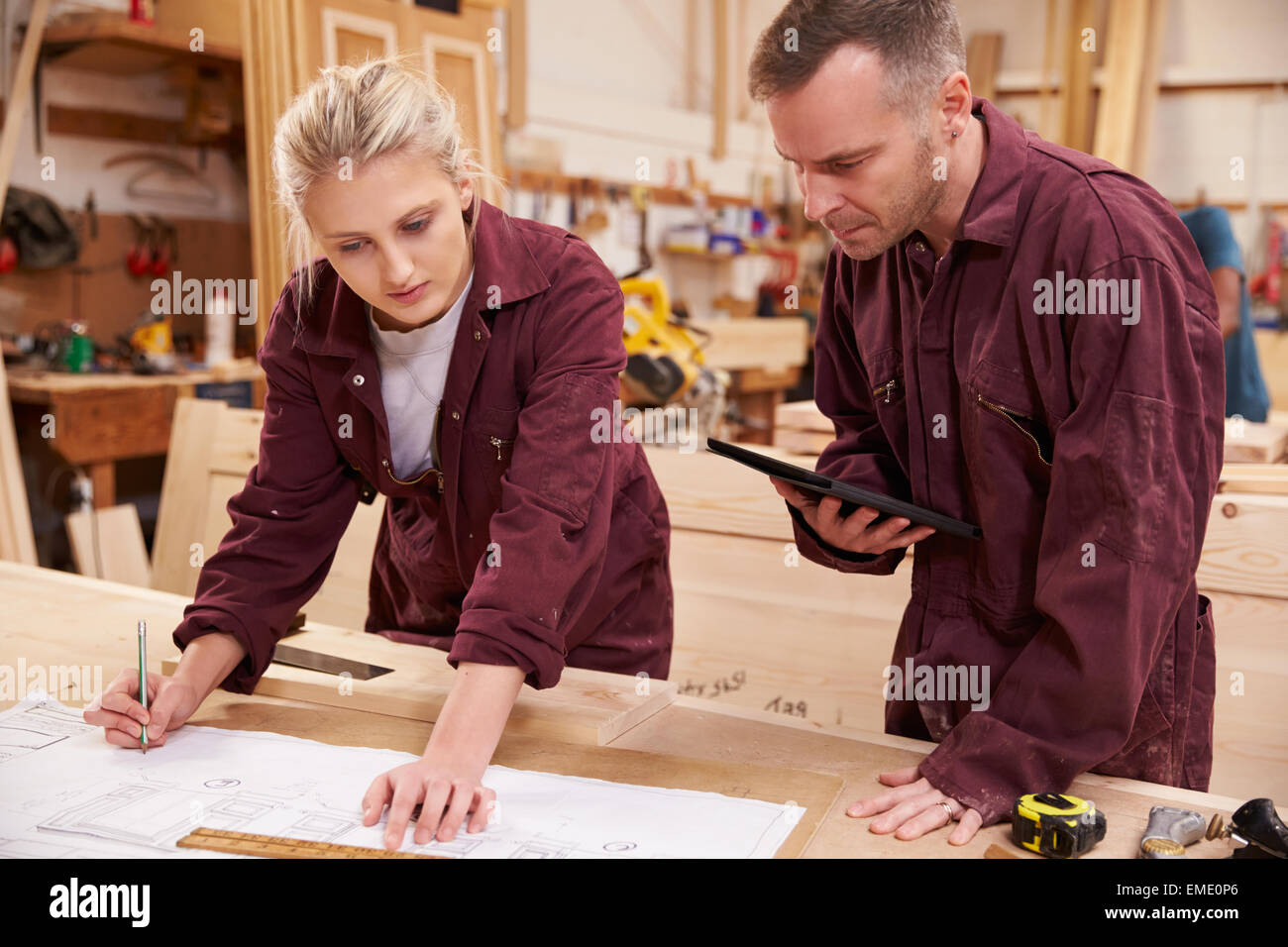 Female apprentice carpenter digital tablet hi-res stock photography and ...
