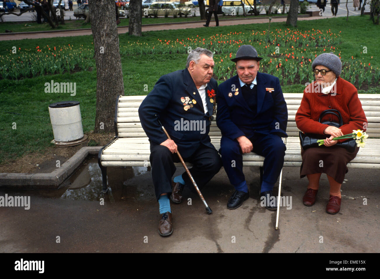 Russian World War II veterans trade stories sitting on a bench as they ...