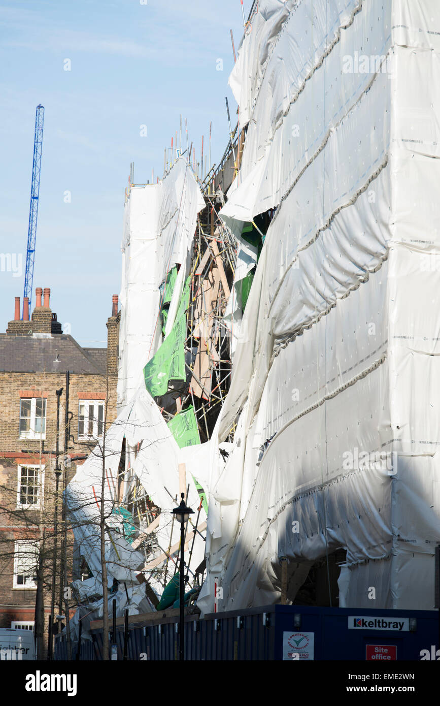 Scaffolding collapse collapsed accident hi-res stock photography and ...