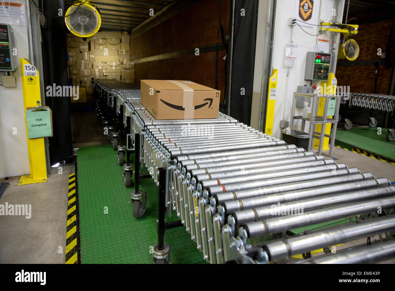 Amazon delivery hi-res stock photography and images - Alamy