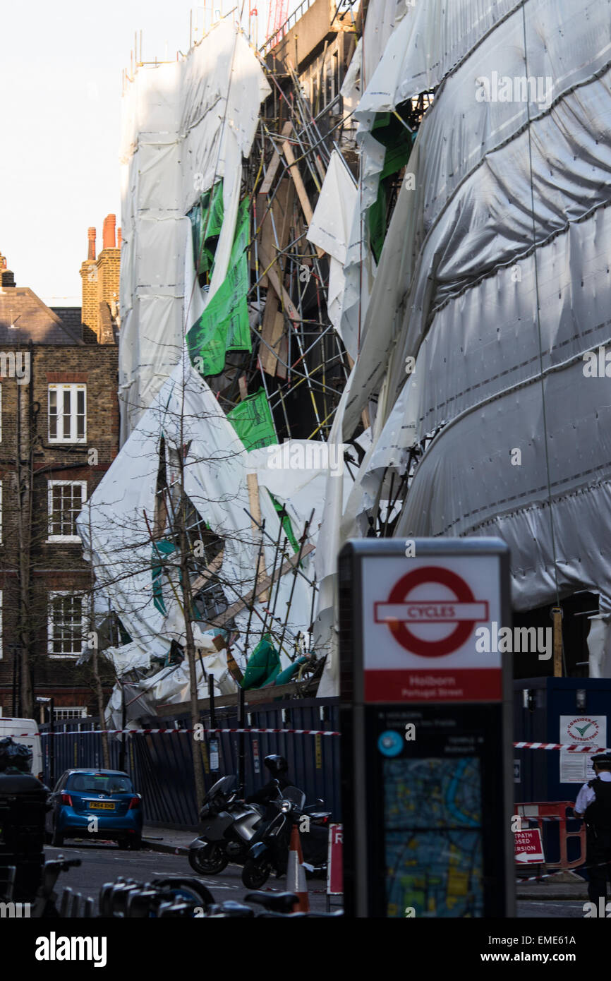 Scaffolding collapse collapsed accident hi-res stock photography and ...