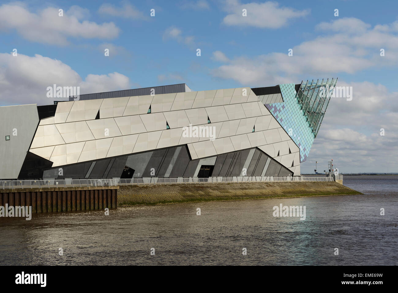 Hull uk city centre hi-res stock photography and images - Alamy