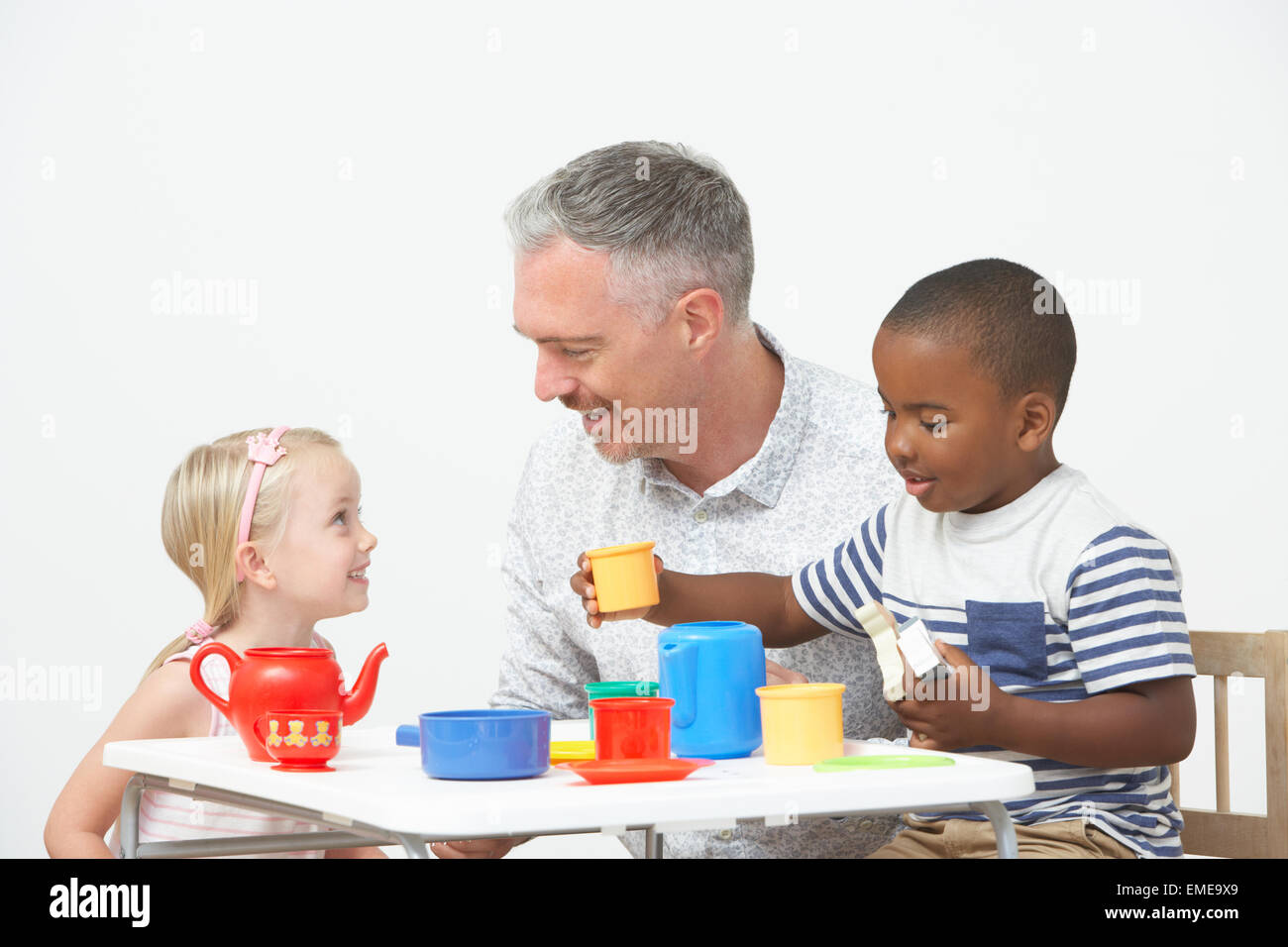 School children tea party hi-res stock photography and images - Alamy