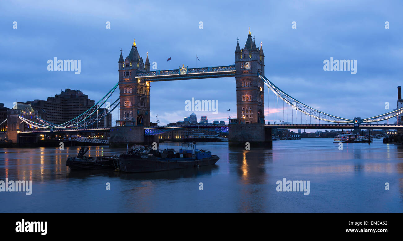 Sunset over Tower Bridge, England Stock Photo - Alamy