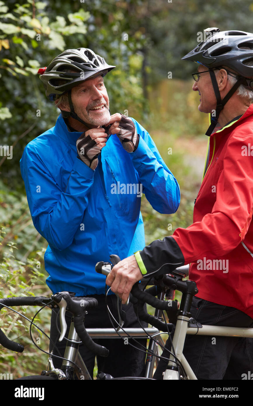 Cyclists taking break hi-res stock photography and images - Alamy