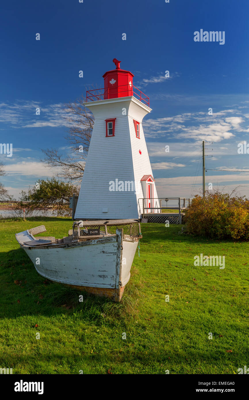 Lobster boat and lighthouse hi-res stock photography and images - Alamy