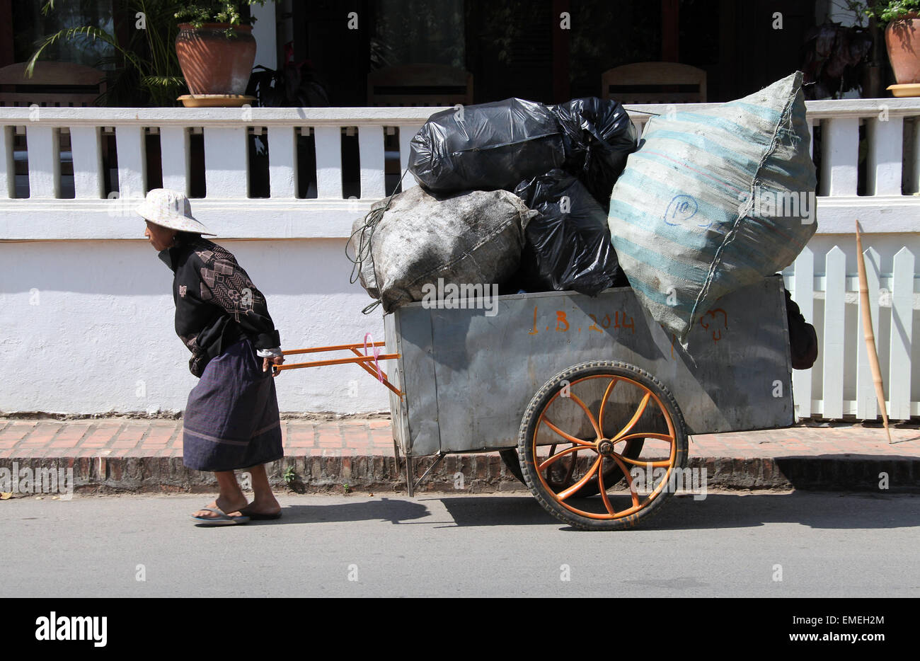 Human pulled cart hi-res stock photography and images - Alamy