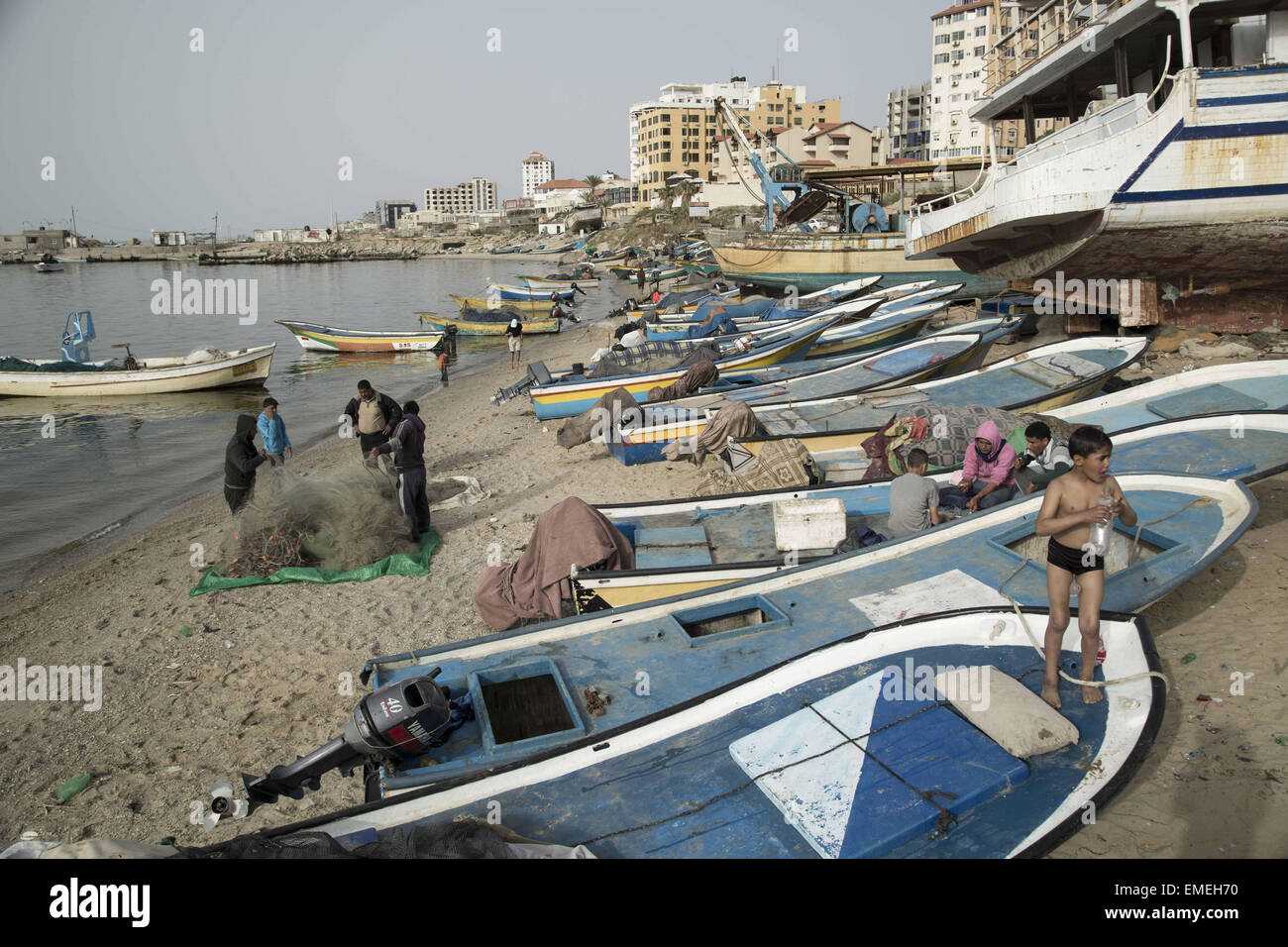 Gaza City, The Gaza Strip, Palestine. 20th Apr, 2015. Palestinian ...