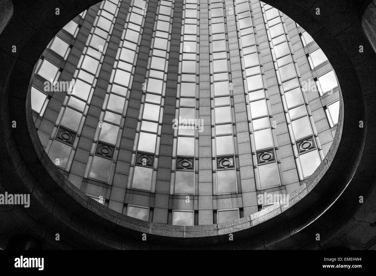 Round Circle Building New York Stock Photo - Alamy