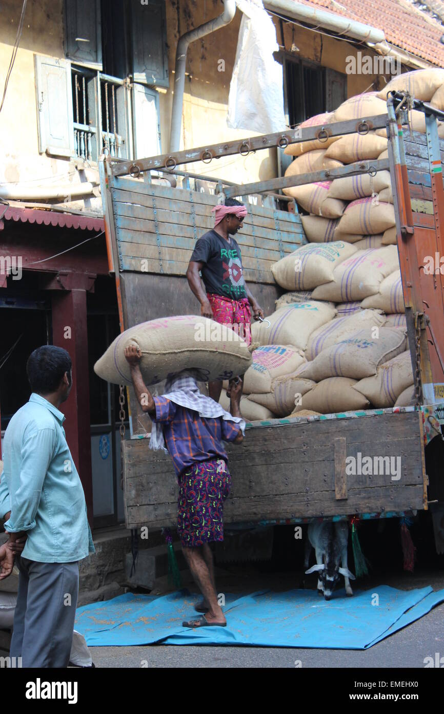 India truck sacks hi-res stock photography and images - Alamy