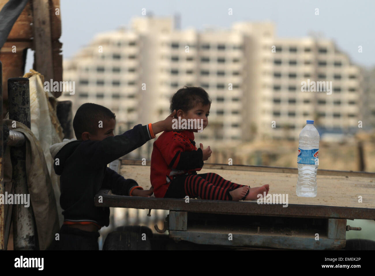 Gaza City, The Gaza Strip, Palestine. 20th Apr, 2015. Palestinian kid ...