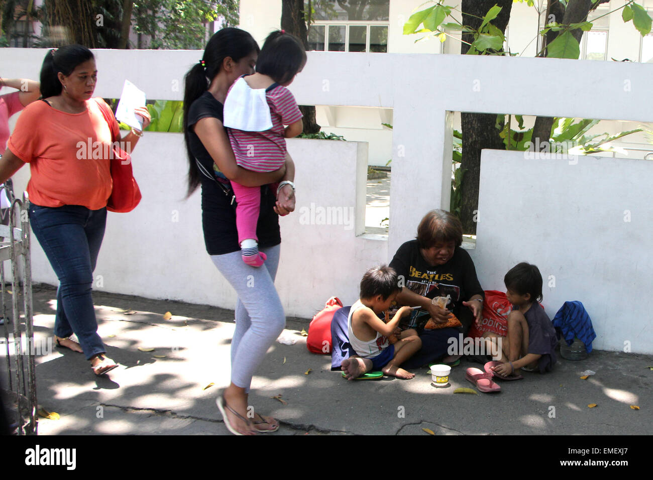 Metro Manila, Philippines. 20th Apr, 2015. A homeless Filipino family ...