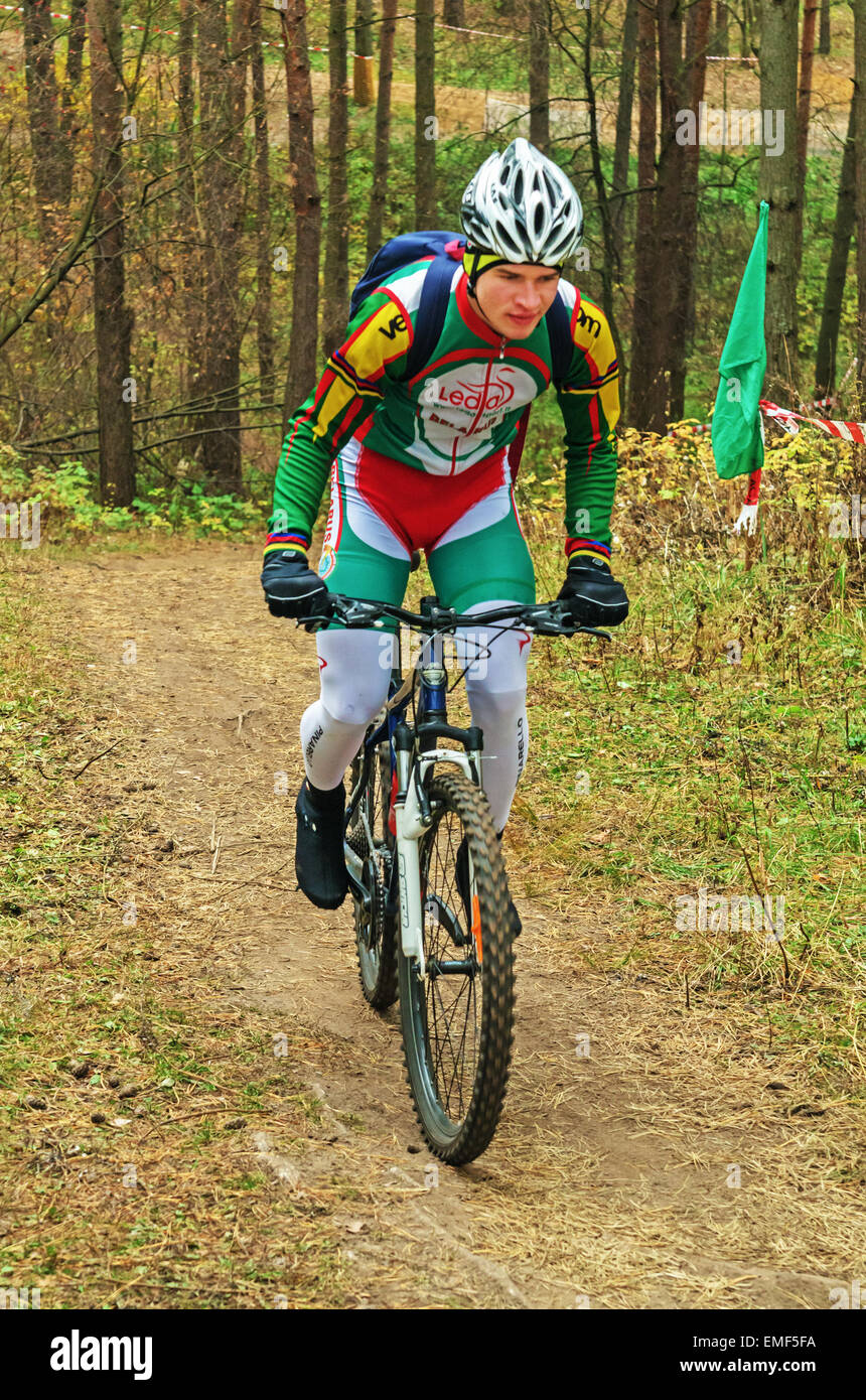 Brave senior man moving hi-res stock photography and images - Alamy