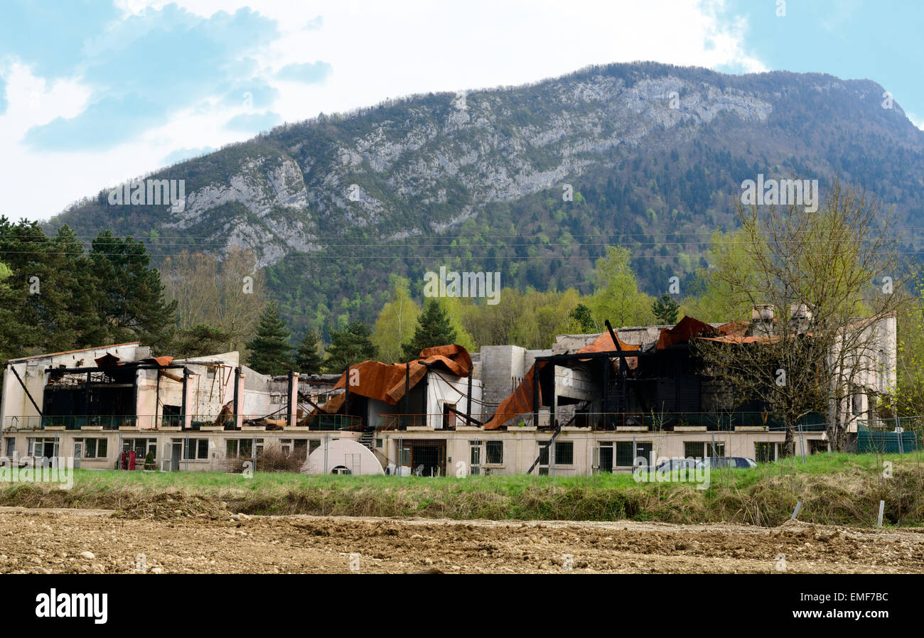 Fire in derelict building hi-res stock photography and images - Alamy