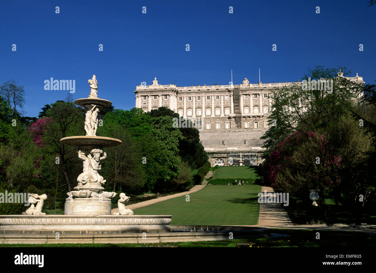 Ancient buildings and royal palaces hi-res stock photography and images ...