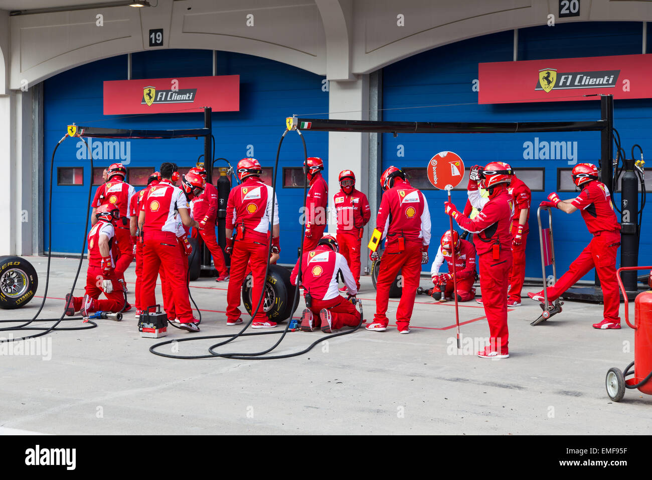 F1 pit crew hi-res stock photography and images - Alamy