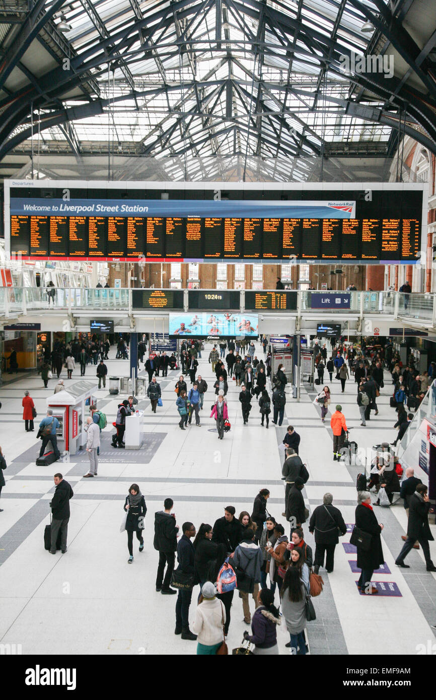 Liverpool Street Station, interior view with commuters and travellers ...
