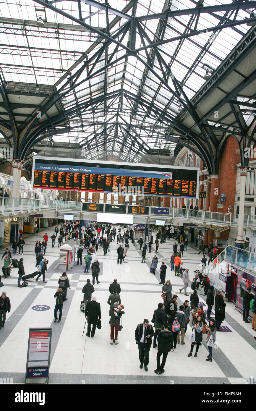 Liverpool Street Station, interior view with commuters and travellers ...