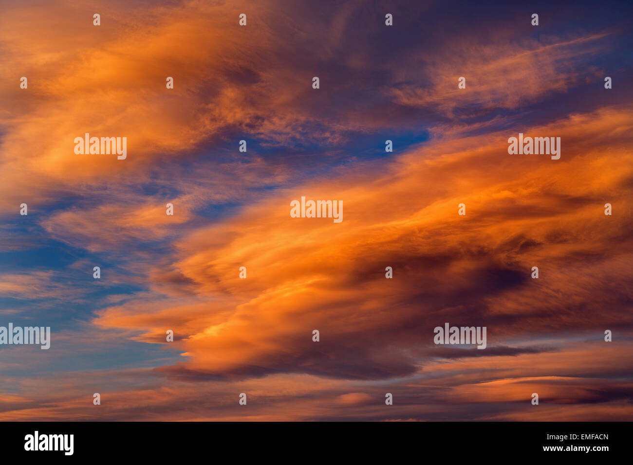 Red cloud sunset hi-res stock photography and images - Alamy