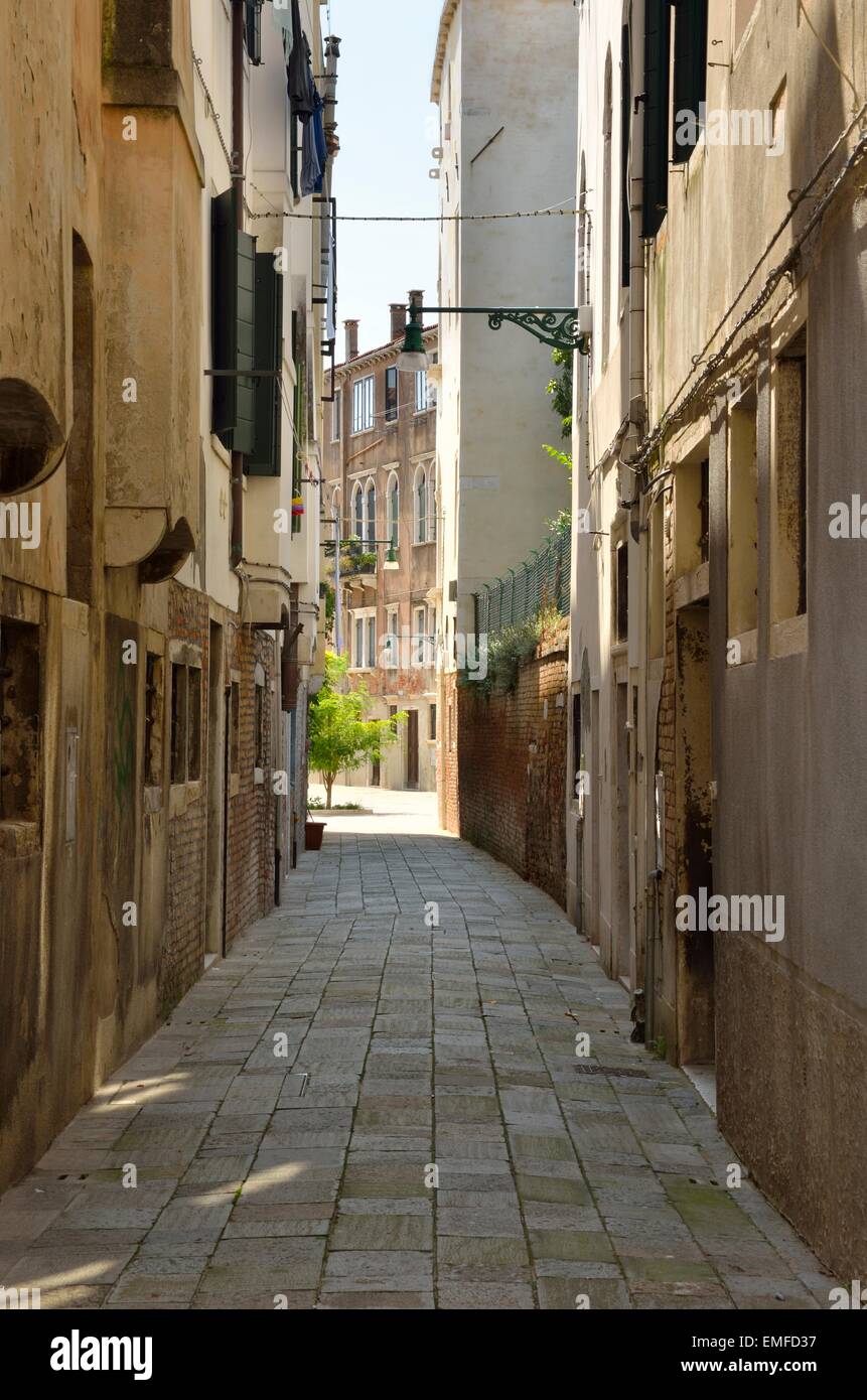 Alley in the city of Venice, Italy Stock Photo - Alamy
