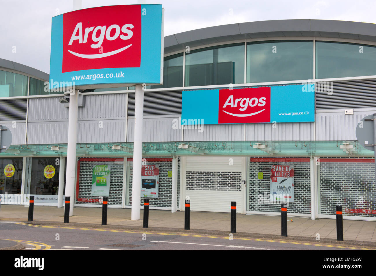 Store front for sale sign hi-res stock photography and images - Alamy