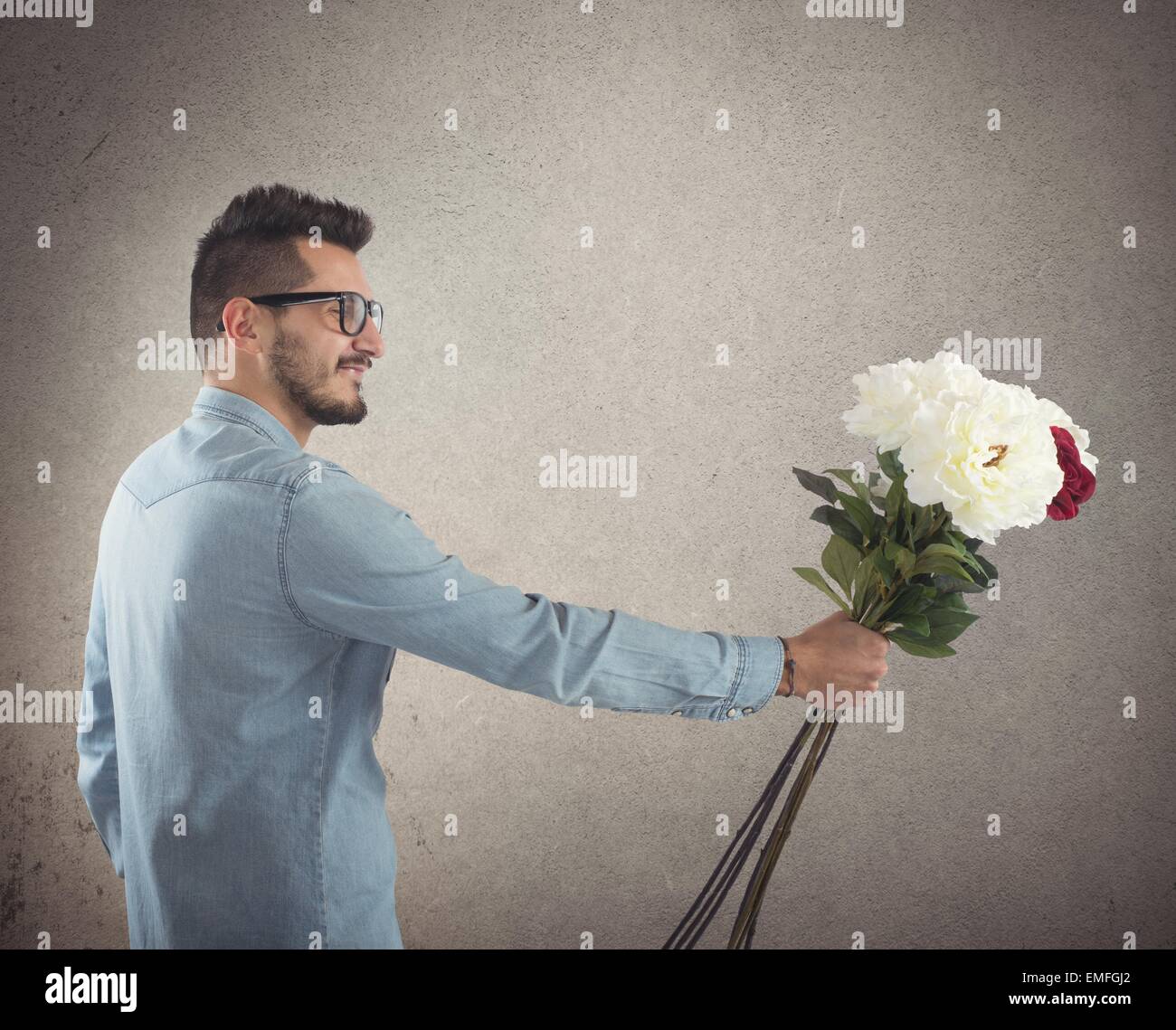 Man give woman flowers hi-res stock photography and images - Alamy
