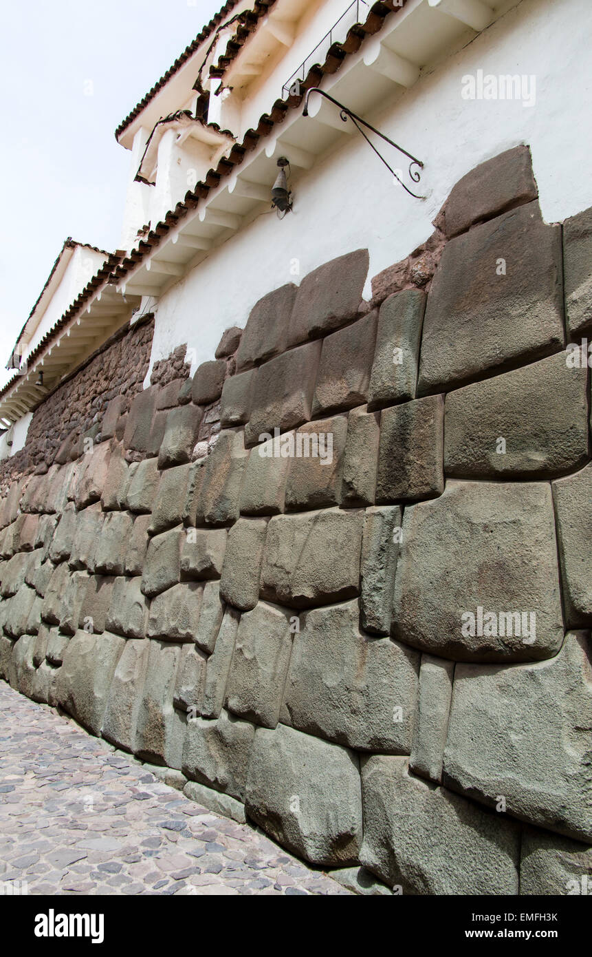 Inca wall in Cusco Archbishop's Palace. Peru Stock Photo - Alamy