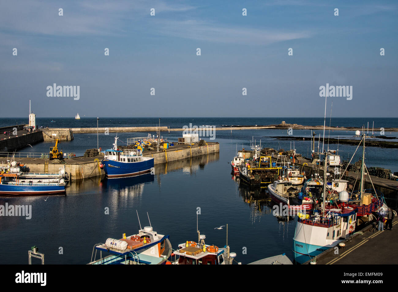 Seahouses harbour hi-res stock photography and images - Alamy