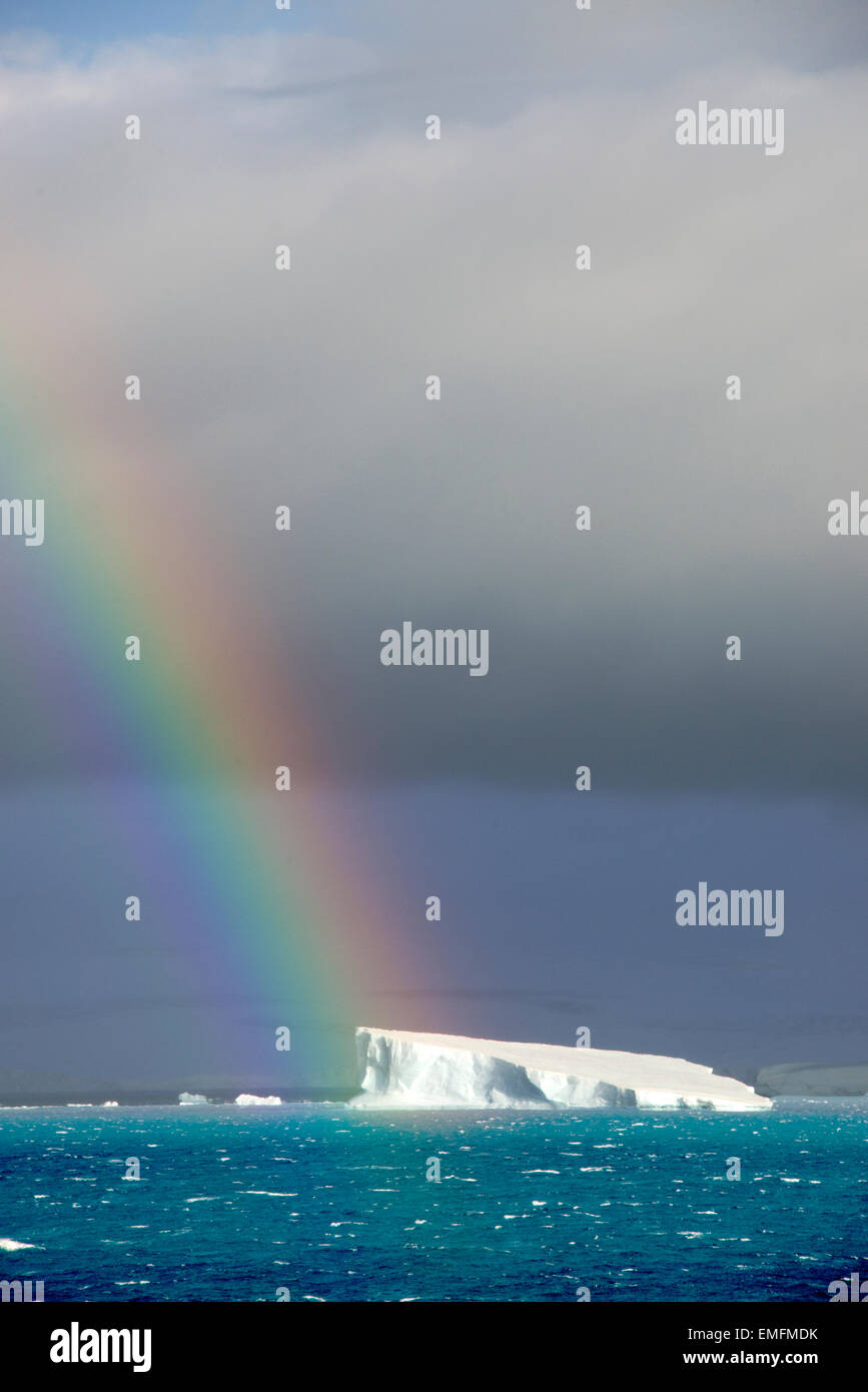 Iceberg the antarctic ocean hi-res stock photography and images - Alamy